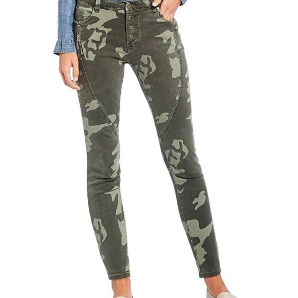 Elan | Pants & Jumpsuits | Elan Camo Jeans With Button Down Fly And ...